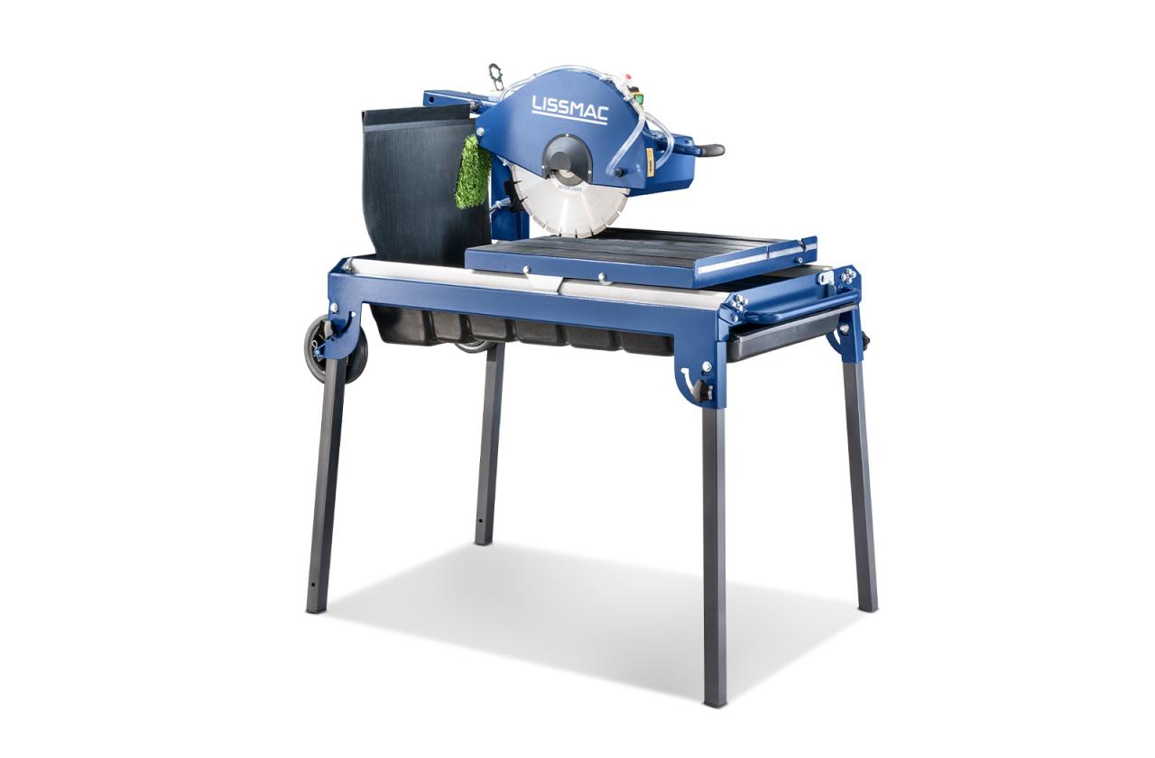 Diamond saw for masonry as well as paving and path construction