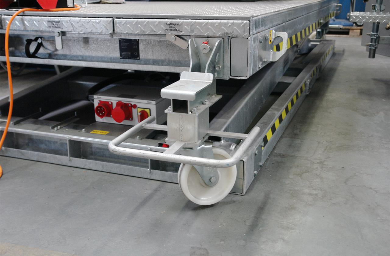 Masonry work platform for house construction, industrial construction ...