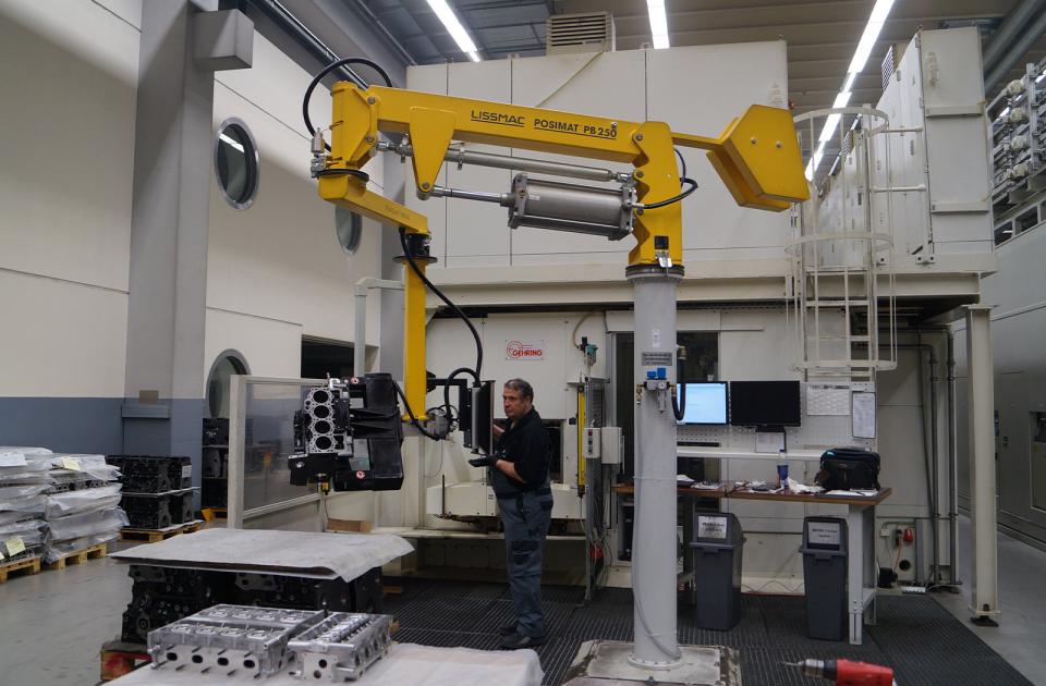 Handling of cylinder / engine blocks