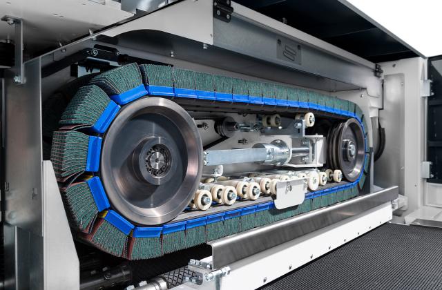 Deburring machine for two-sided processing of laser and punched parts