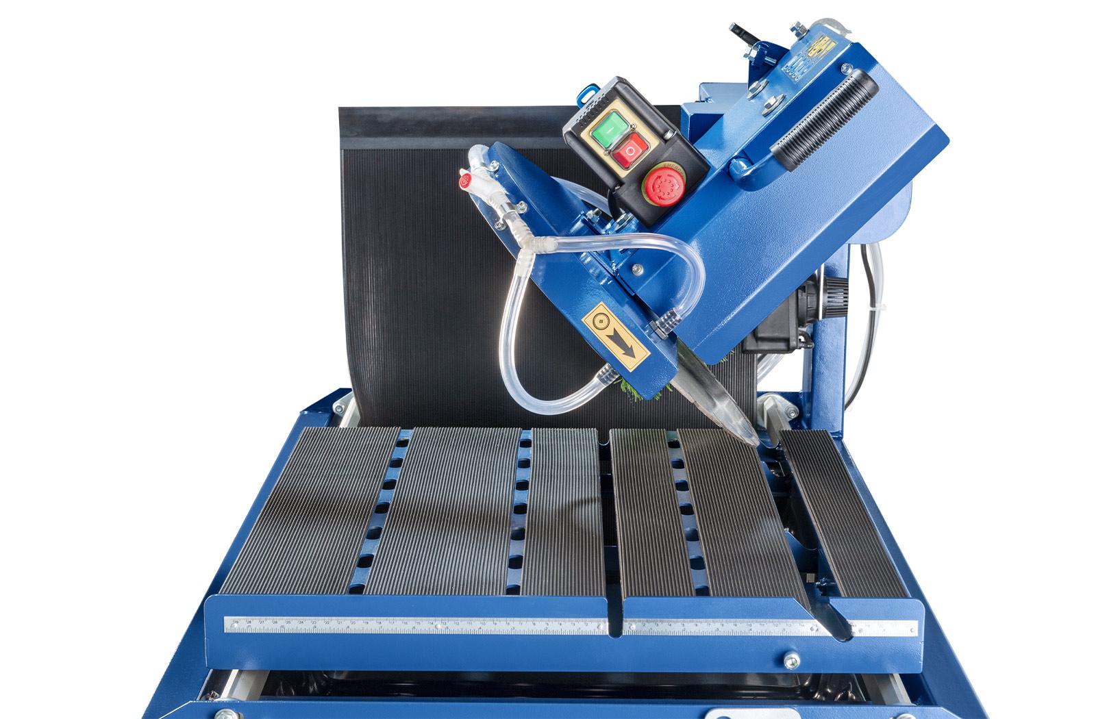 Stone saw for paving work and stone slabs