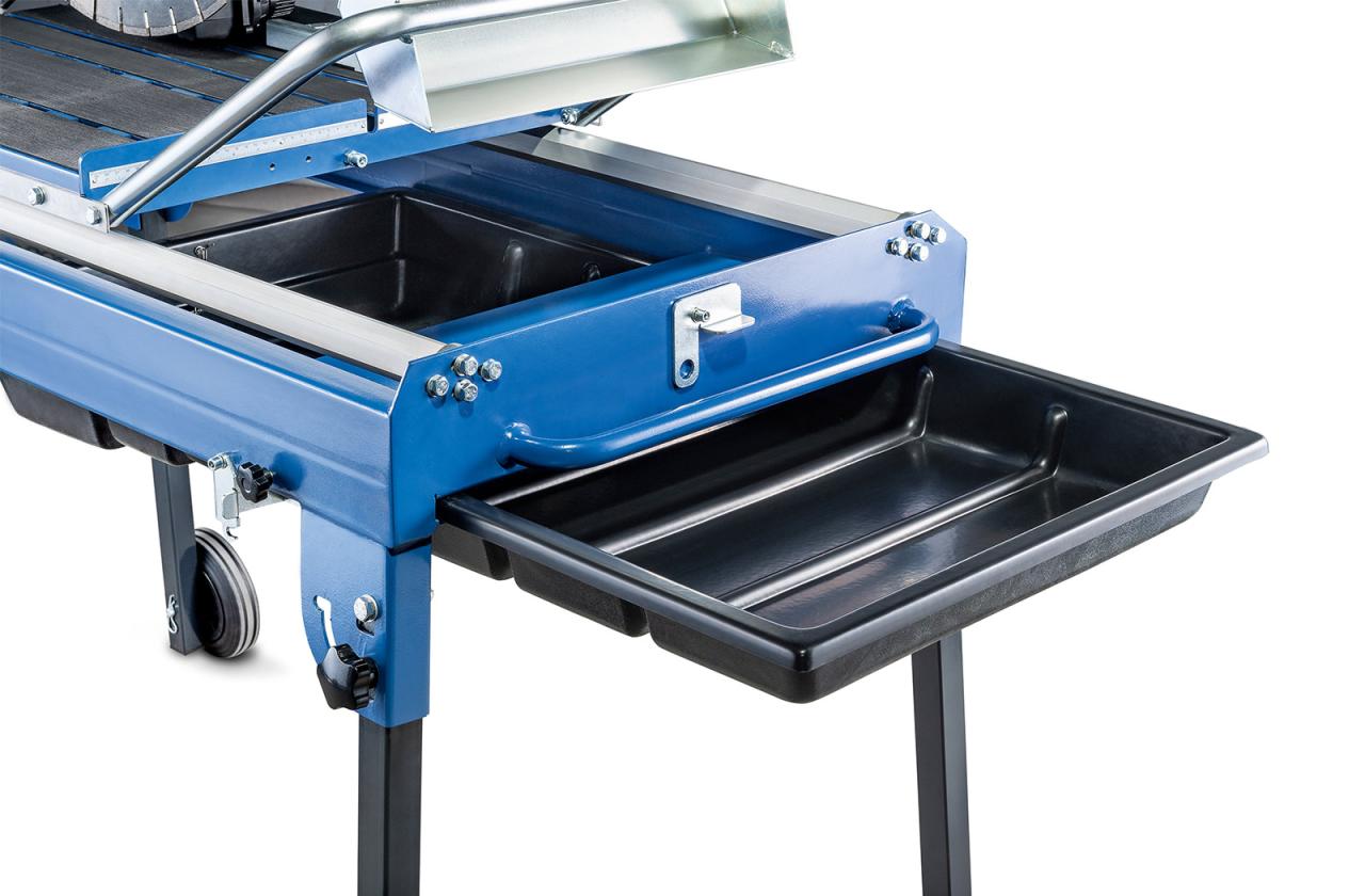 Diamond saw for masonry as well as paving and path construction