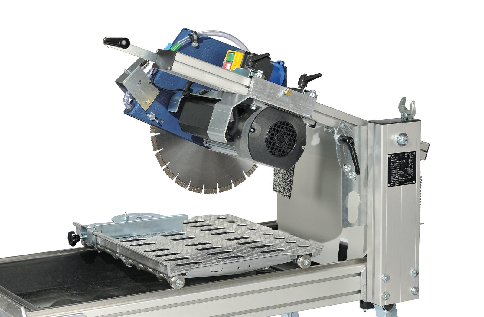 Stone saw for paving work and stone slabs
